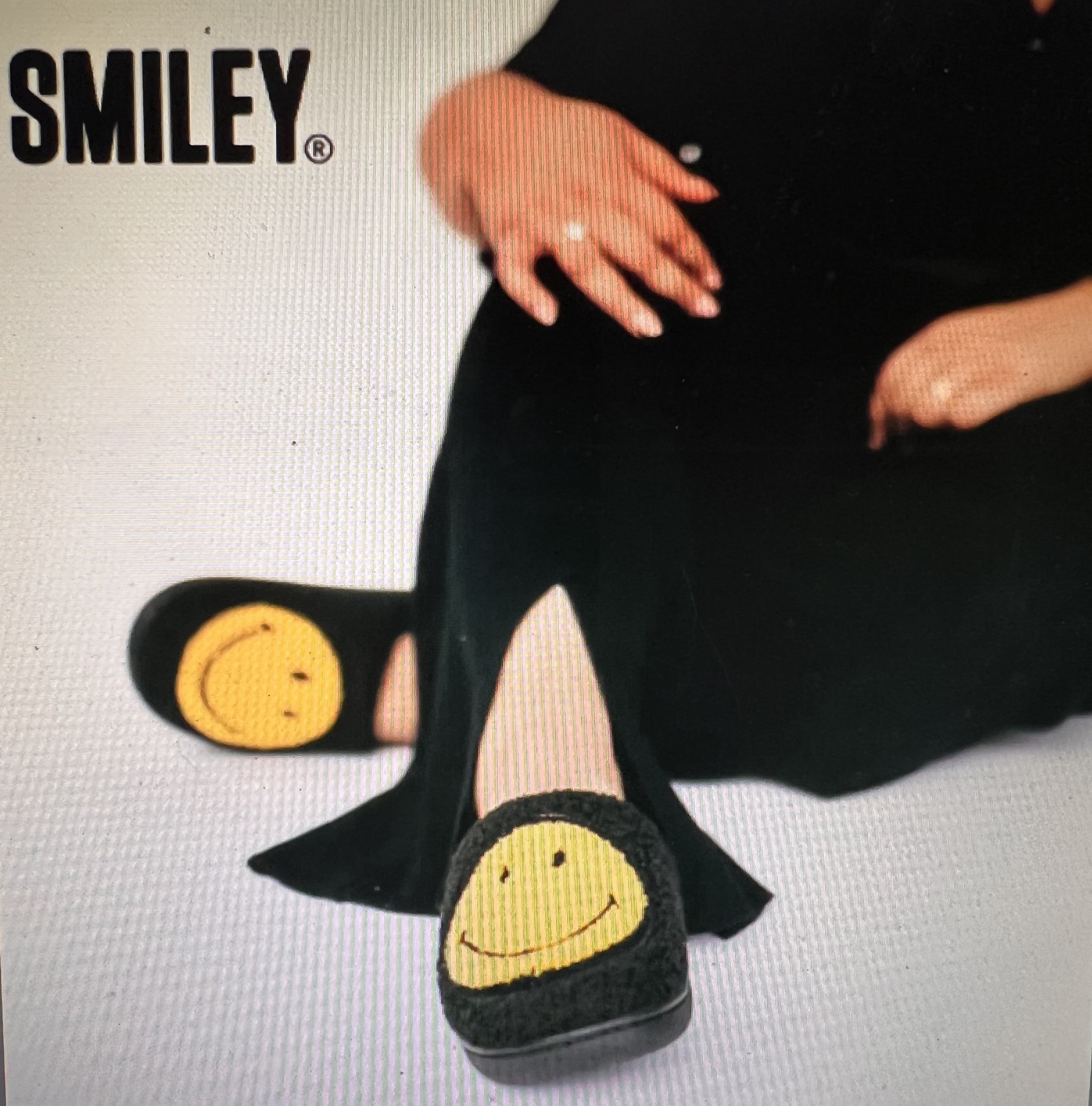 PRE ORDER TRUE SMILEY SLIPPERS! – Mademli Boutique